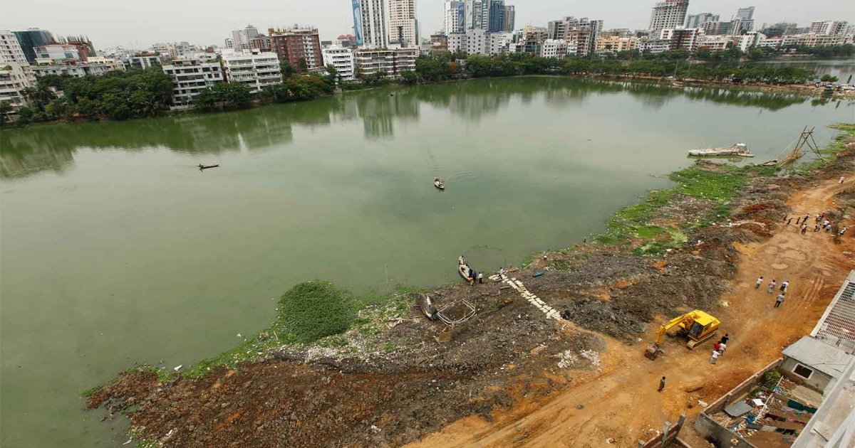 Rajuk fills in Gulshan Banani Lake to build road