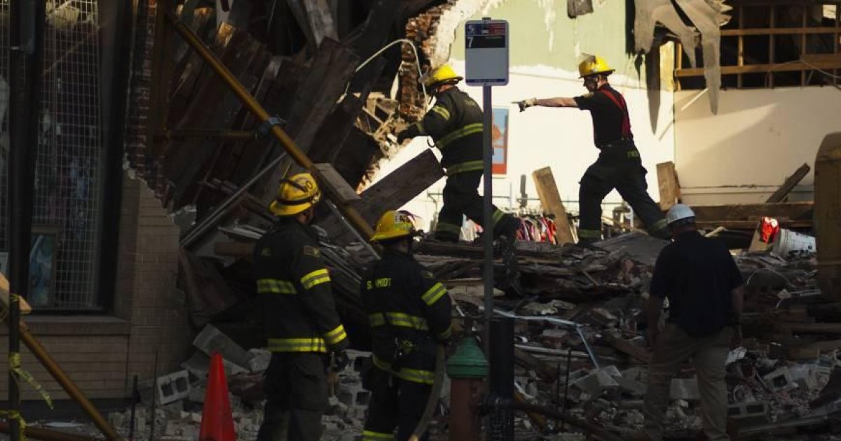 6 dead in US building collapse