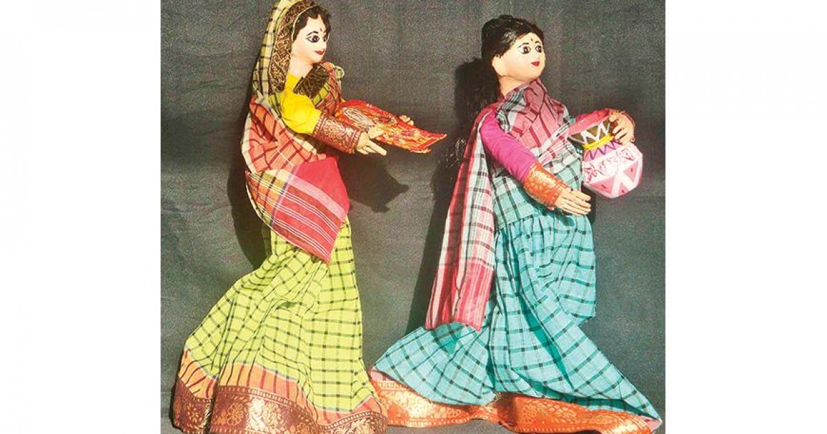 Traditional puppet theatre goes to international carnival