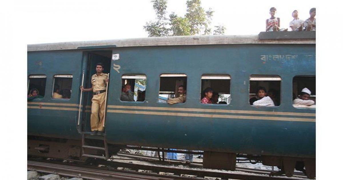Meghna Express carrying extra passengers taking risks