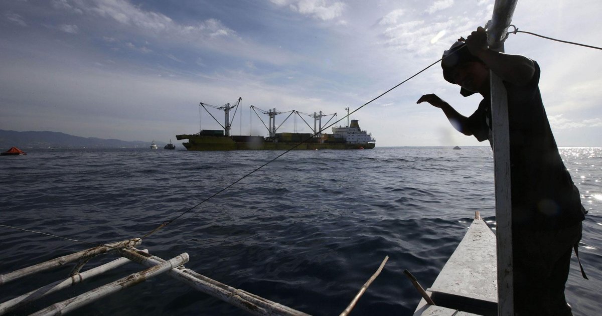 Ferry sinks in Philippines killing 28, over 200 missing