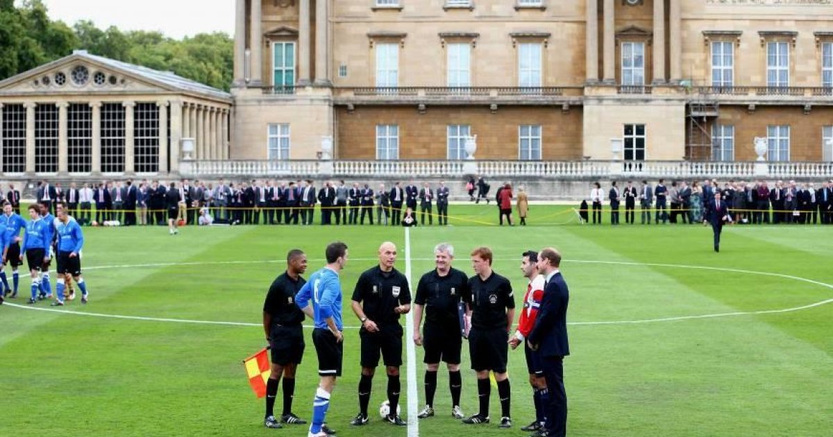 'Mind the windows!' William tells palace footballers
