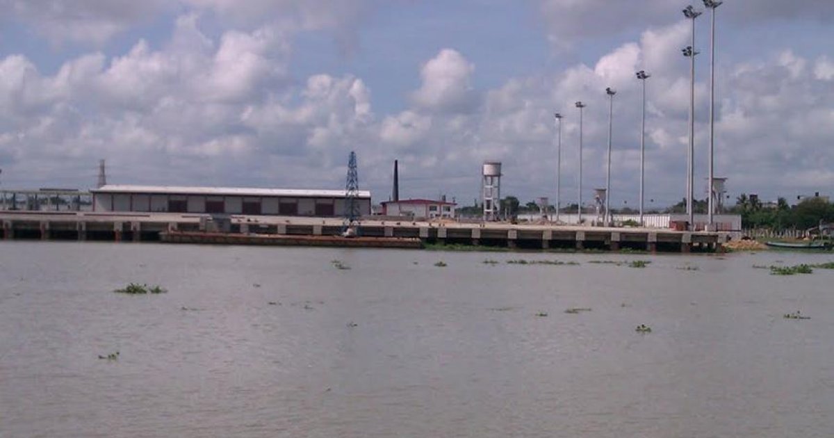 Containers carrying through waterway launched