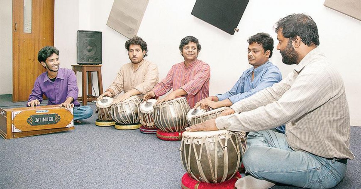 Tabla players to demonstrate their skills