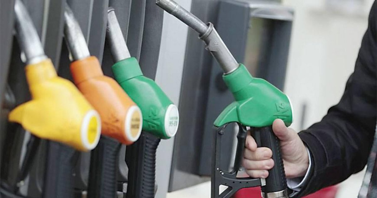 Infographic: Gasoline consumption peak