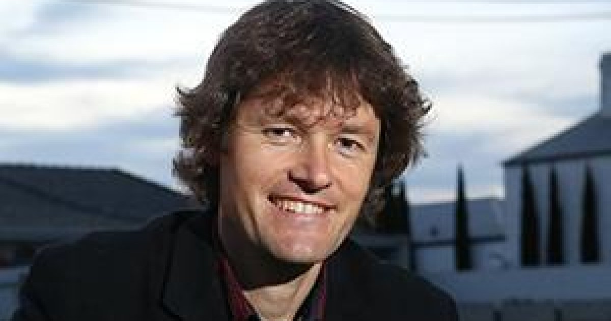 Caught between a traveller and an explorer