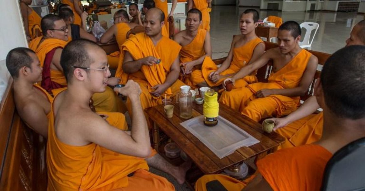 Unholy row: Thai monks and cops in bizarre temple turf war