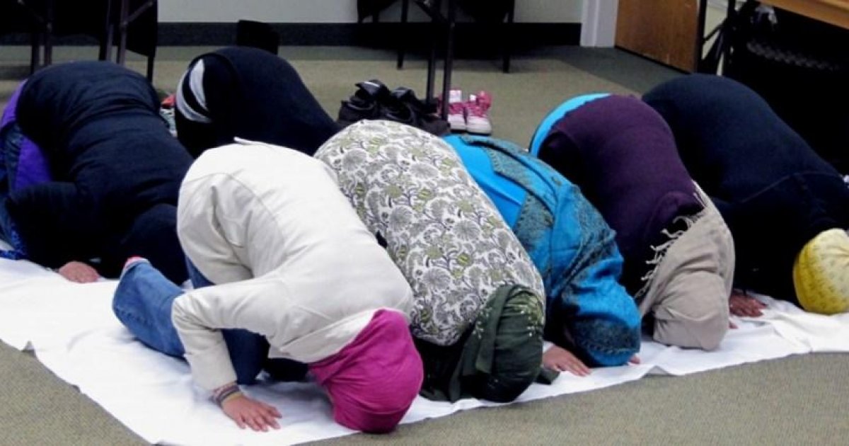 German School bans Muslim pupils from 'provocative' praying