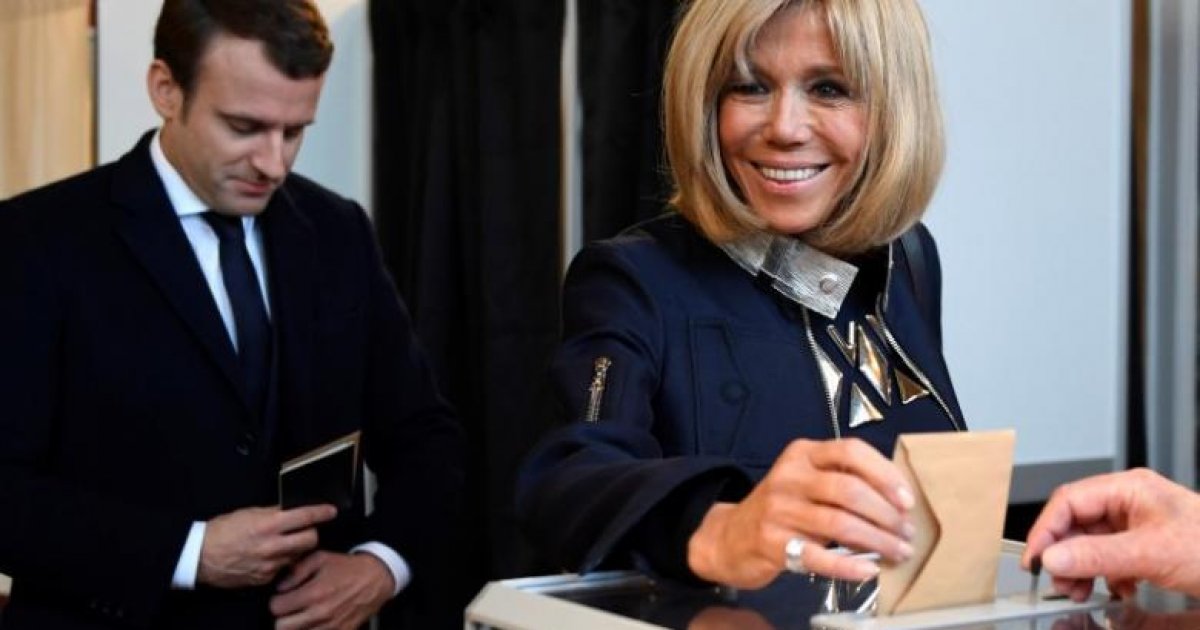 Former drama teacher seeks new role as French First Lady