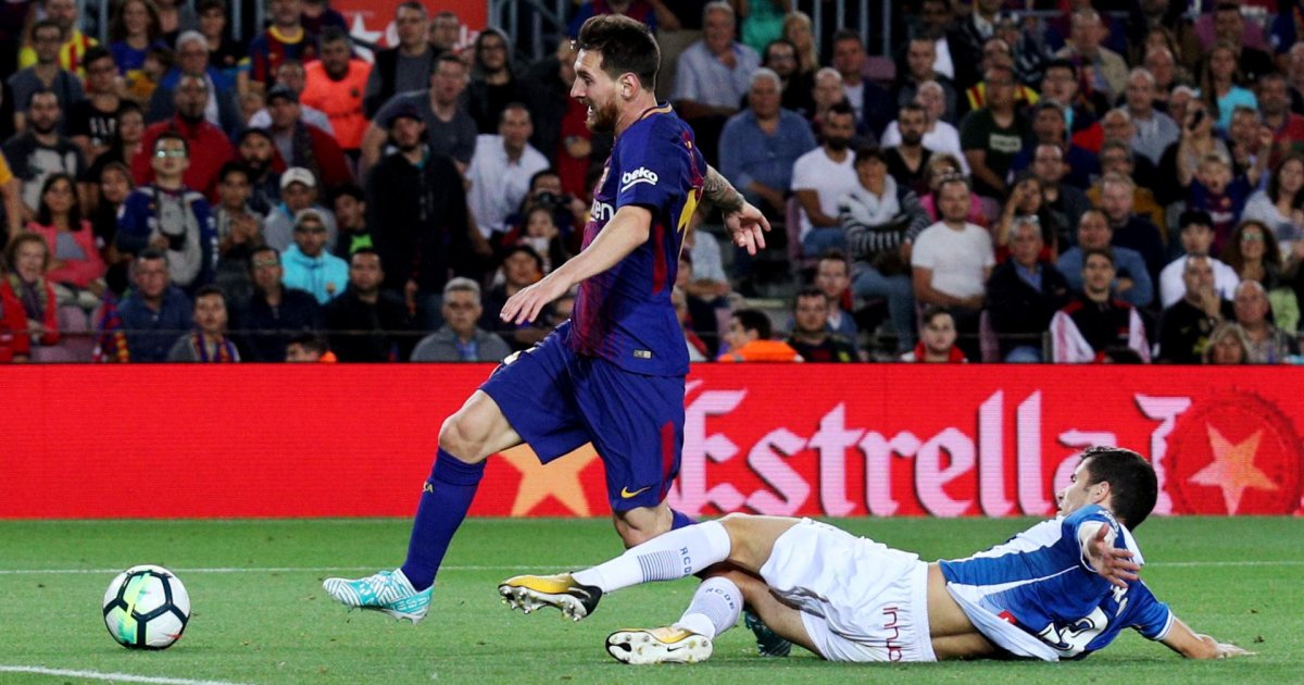 Messi treble stretches Barca lead