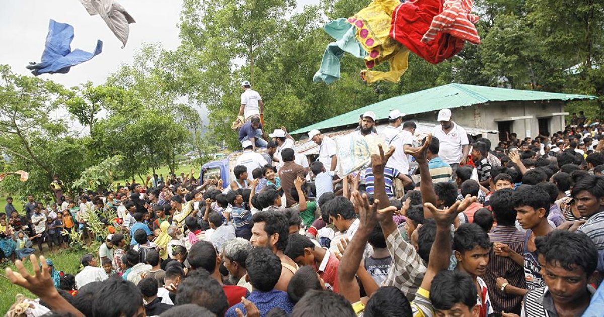Bangladesh army takes bigger role in Rohingya aid operation