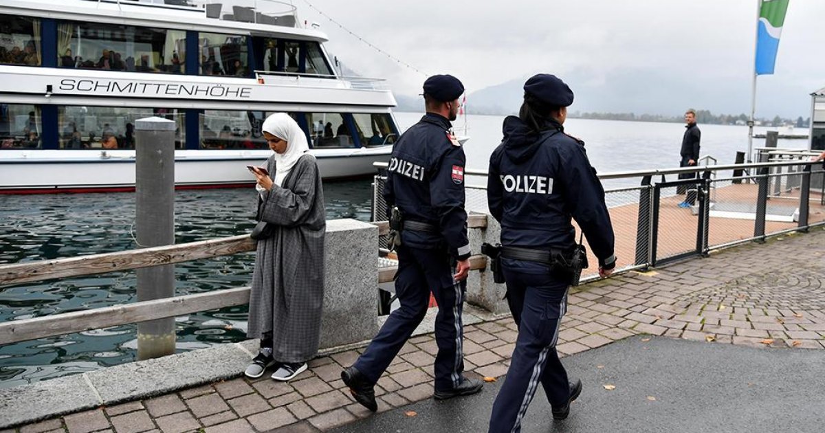 Austrian cops force women to uncover their faces as country's 'burka ...
