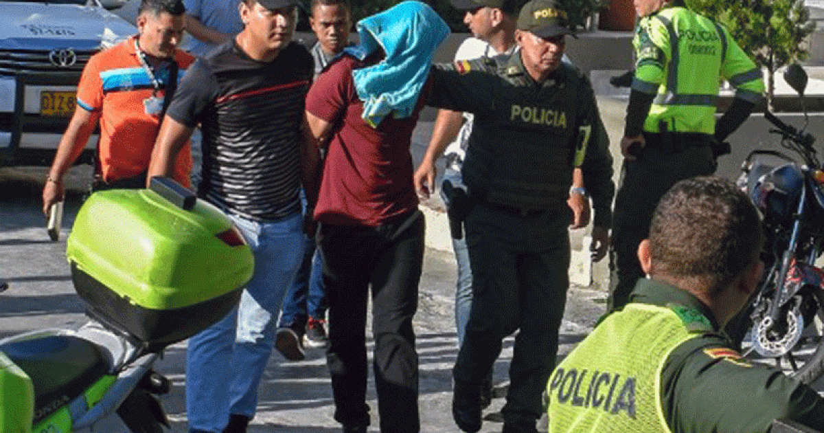 Five killed in bomb attack at Colombia police station