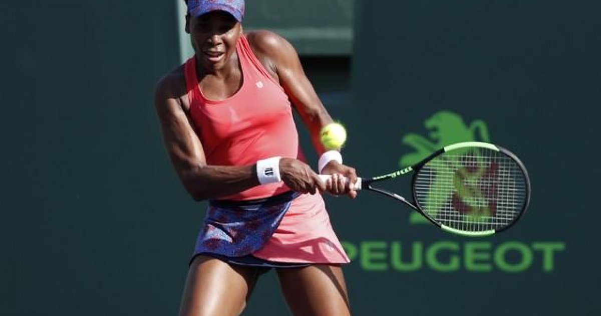 Venus ousts defending champ to reach quarters