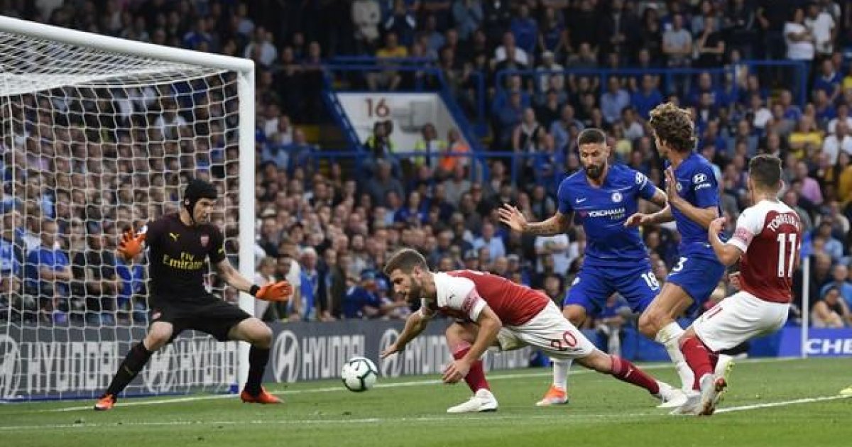 Chelsea edge Arsenal in thriller