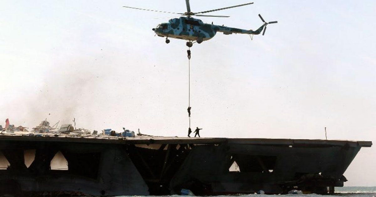 Iranian navy mounts new defence system on warship