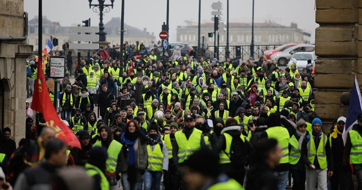 Turnout falters but France's 'yellow vest' protests rumble on