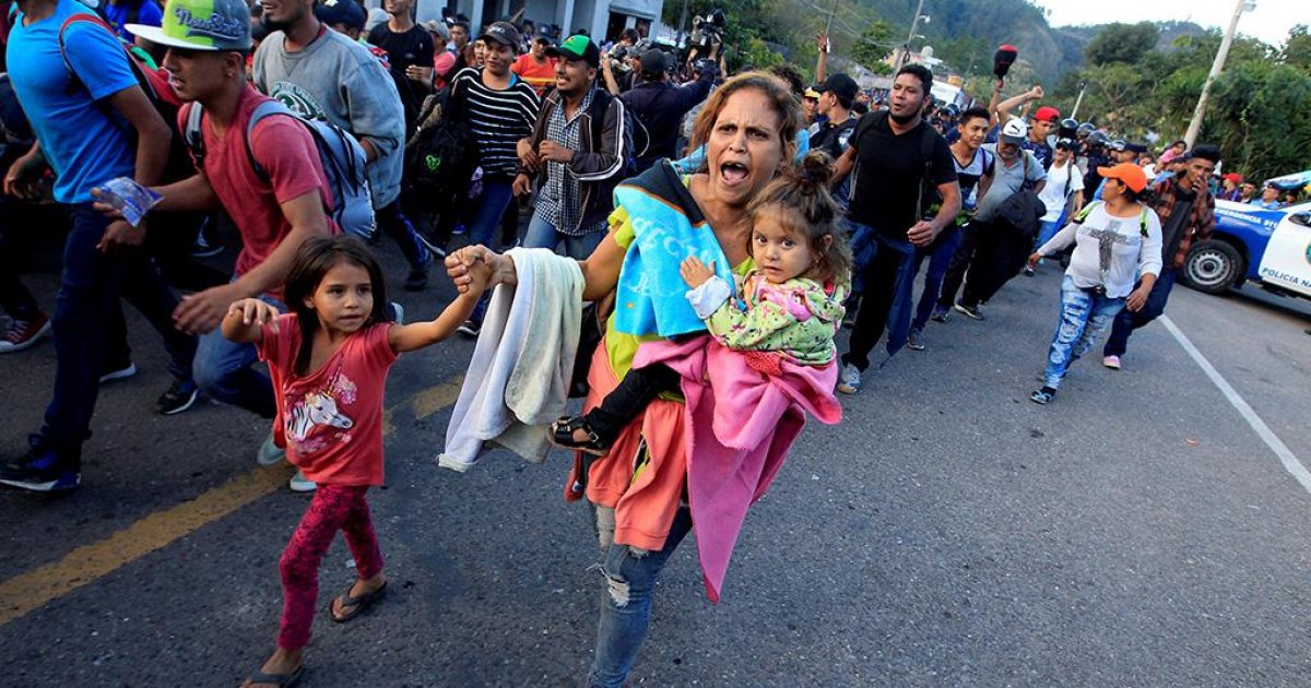 Hundreds in new US-bound migrant caravan cross into Guatemala