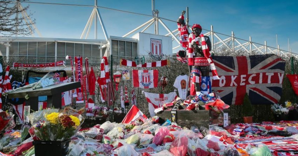 England bids farewell to World Cup-winning keeper Banks