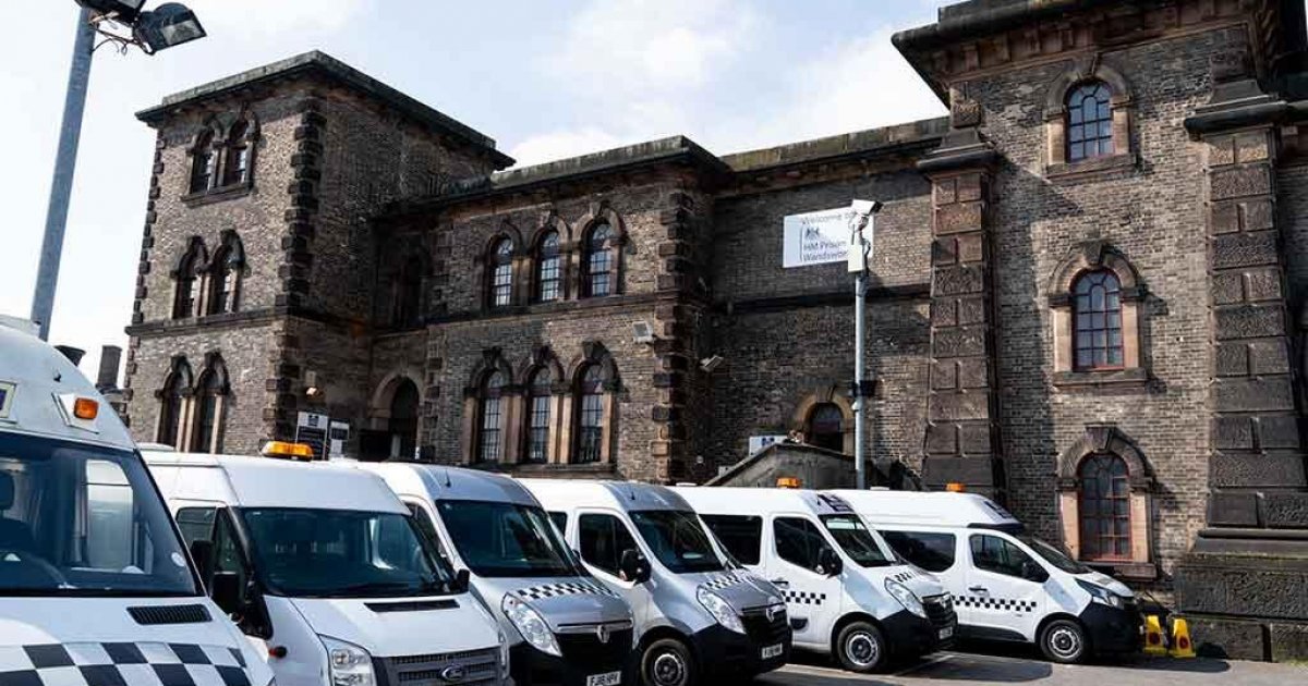 Assange held in London jail ahead of long legal fight