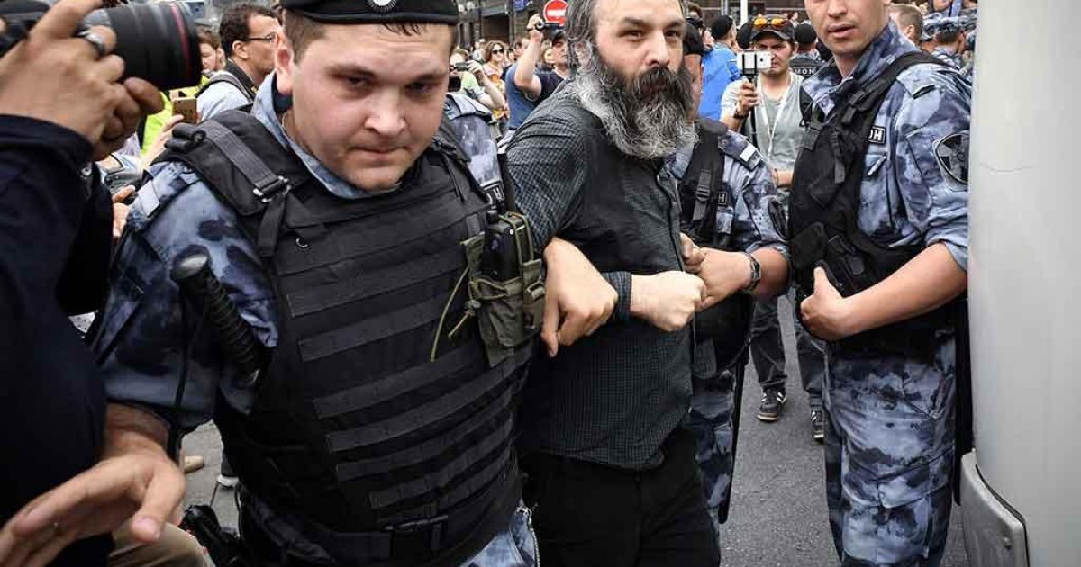400 arrested at Moscow police abuse march