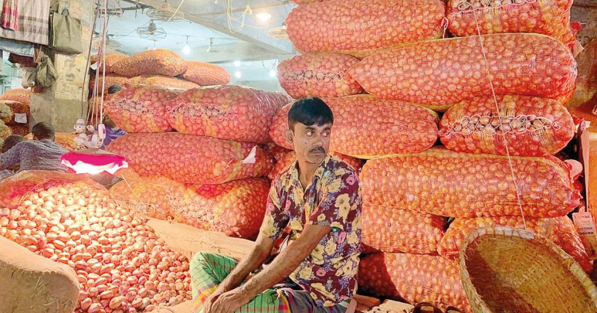 Onion prices stick to their highs despite good supply
