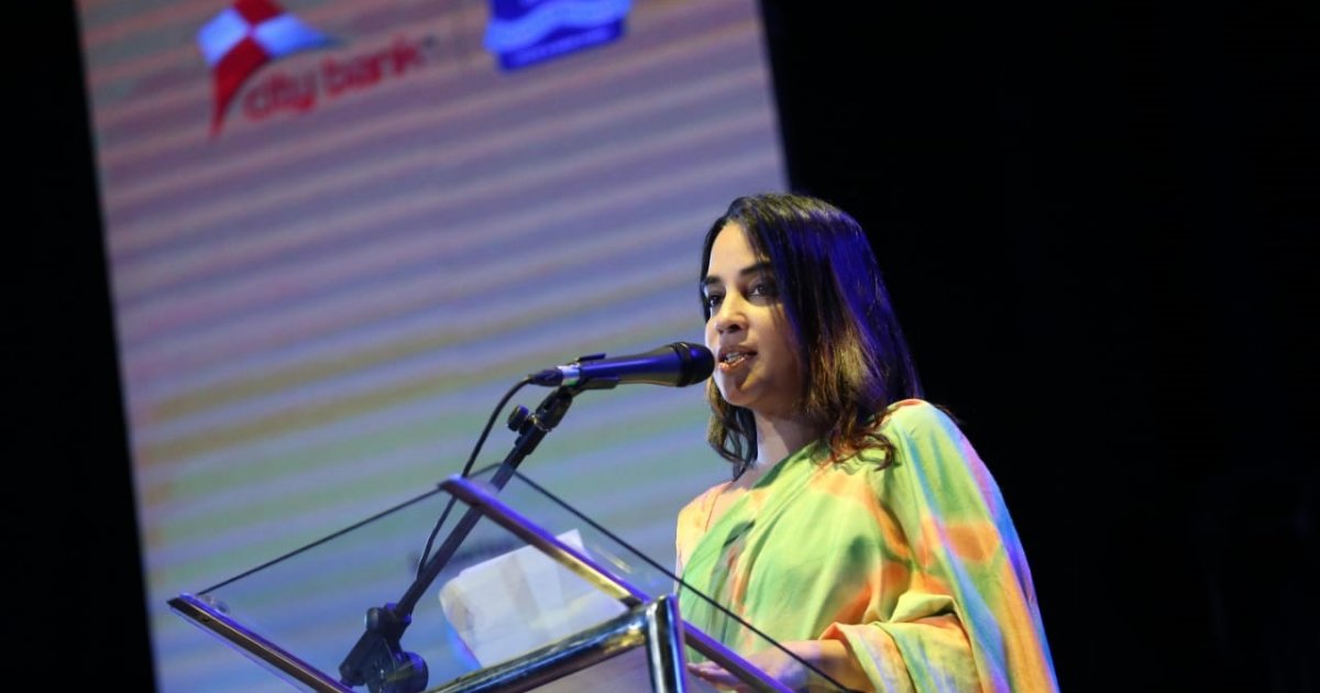 DLF ends with packed sessions, pouring rain