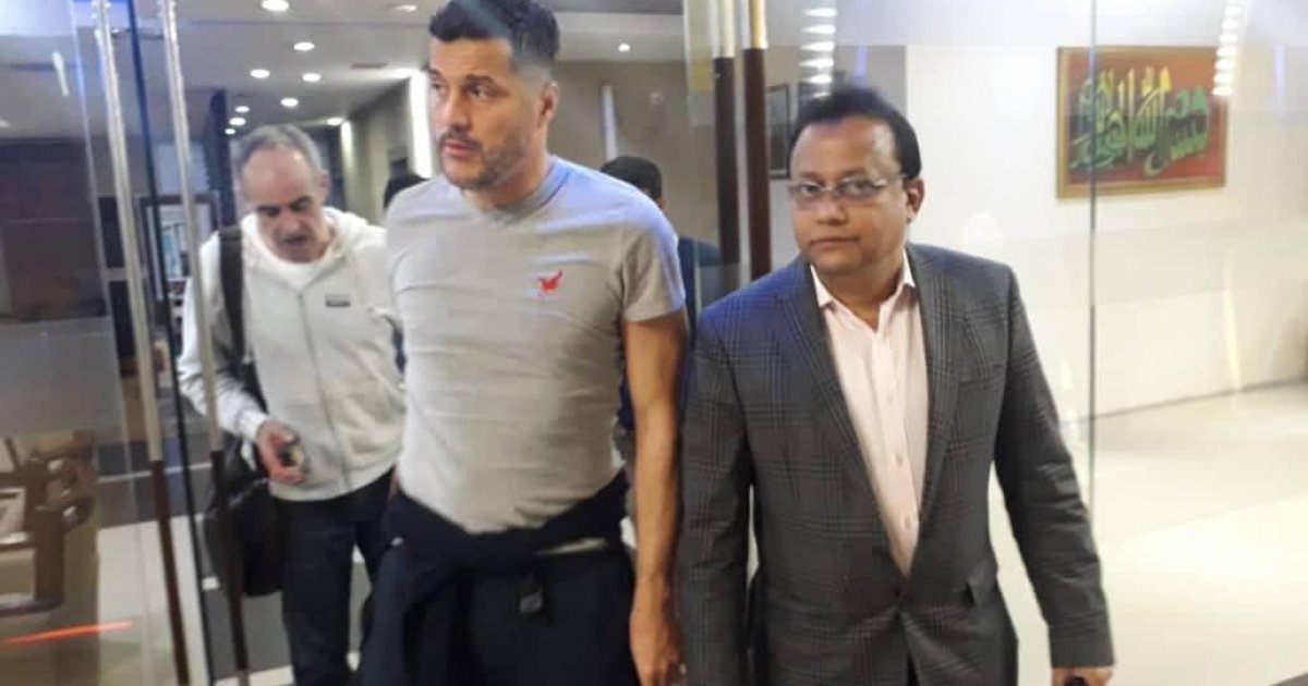 Julio Cesar lands in Dhaka