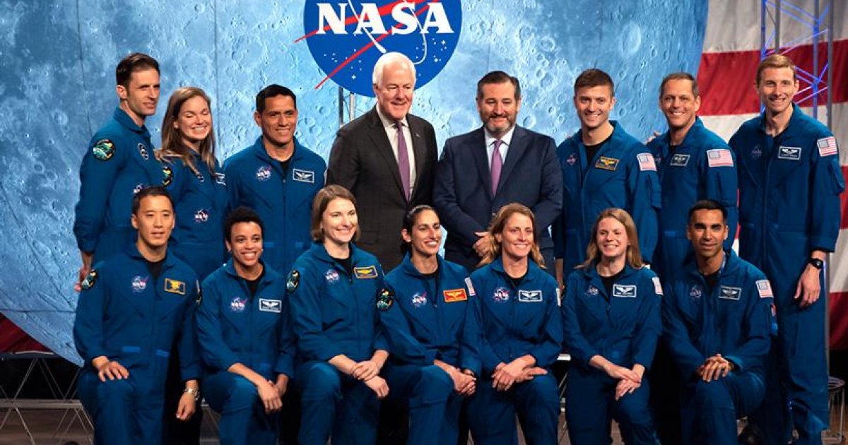 Nasa hosts first public astronaut graduation ceremony