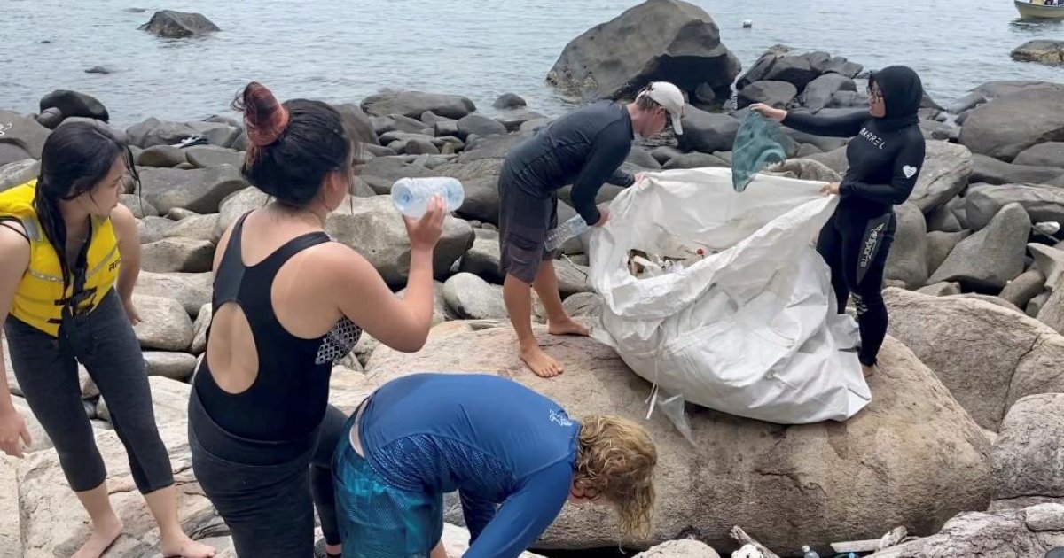 Malaysia's battle against plastic waste spans beaches and city shops