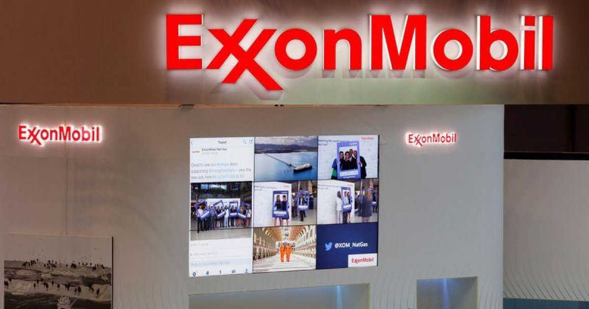 Exxon Mobil to keep dividend flat for first time since 1982