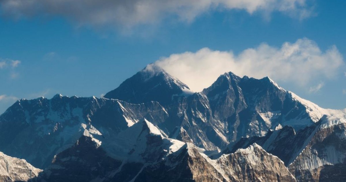 Infographic: Mount Everest just got a little bit bigger
