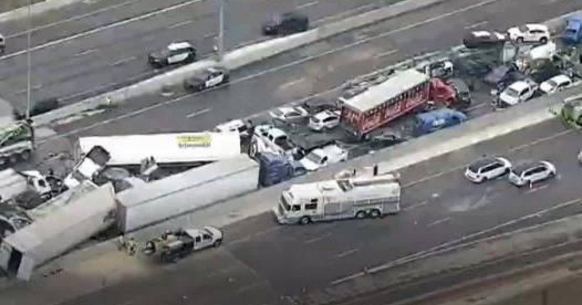 5 dead in 100-car pileup on icy Texas freeway