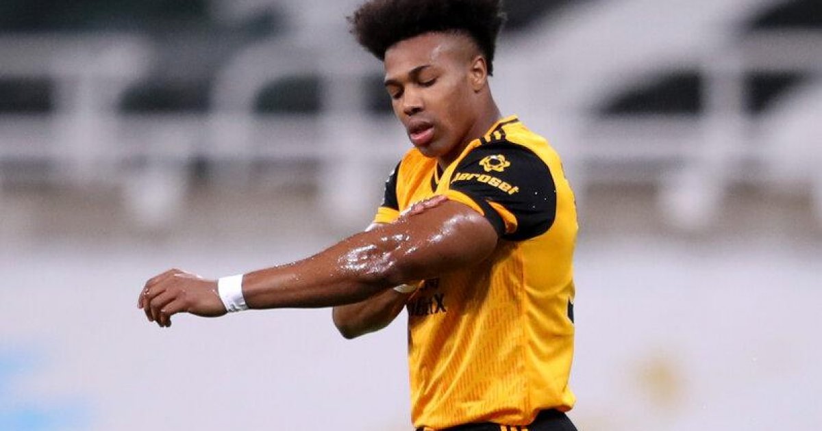 Wolves' Traore uses baby oil to blaze past defenders