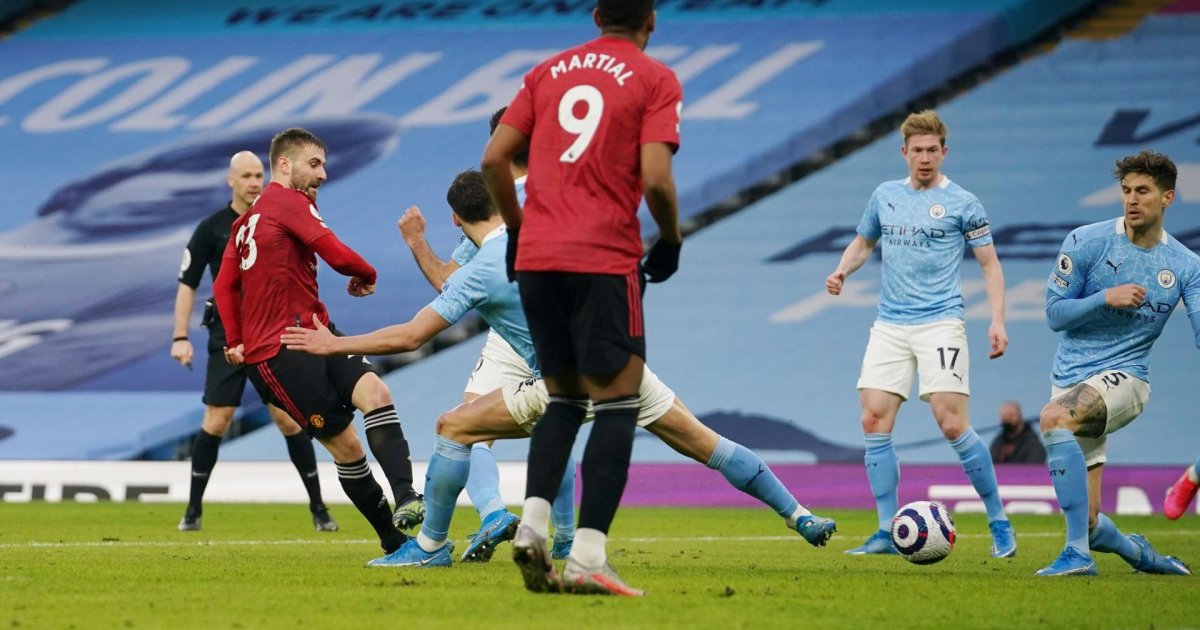 Man Utd shatter Man City's winning run Man Utd shatter Man City's winning run