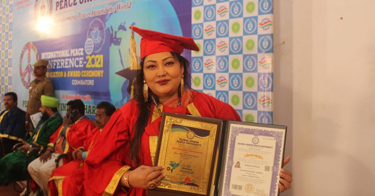 Singer Momtaz receives honorary doctorate from India