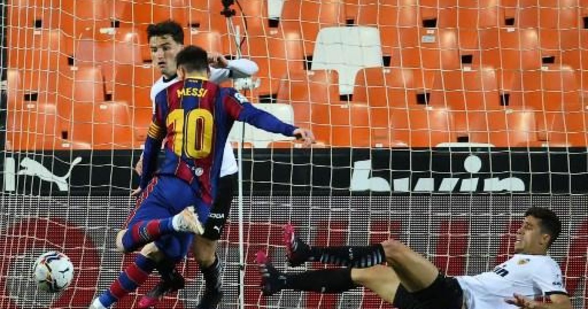 Messi double leads Barca to nail-biting win over Valencia
