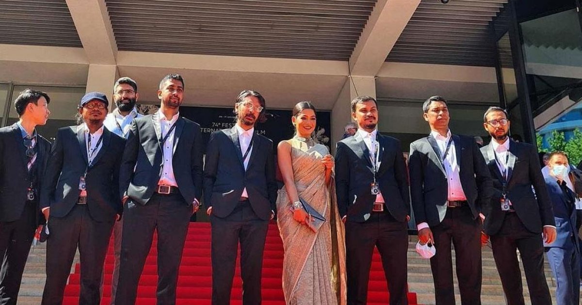 Azmeri Haque Badhon steals the spotlight at Cannes in Aarong jamdani