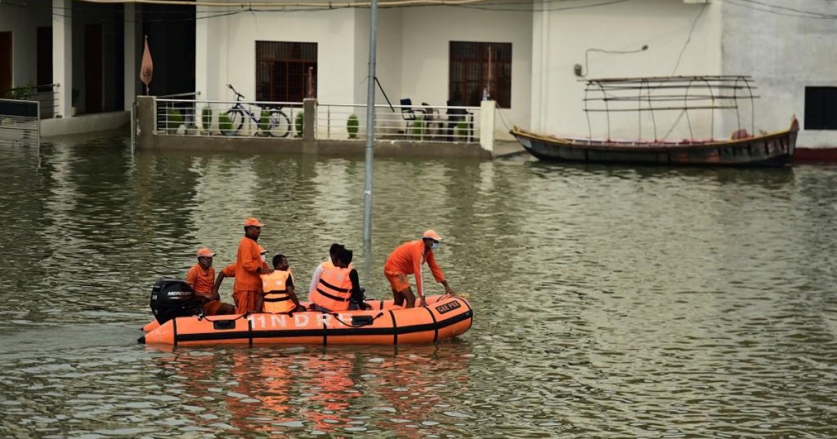 Thousands rescued as Ganges floods in India
