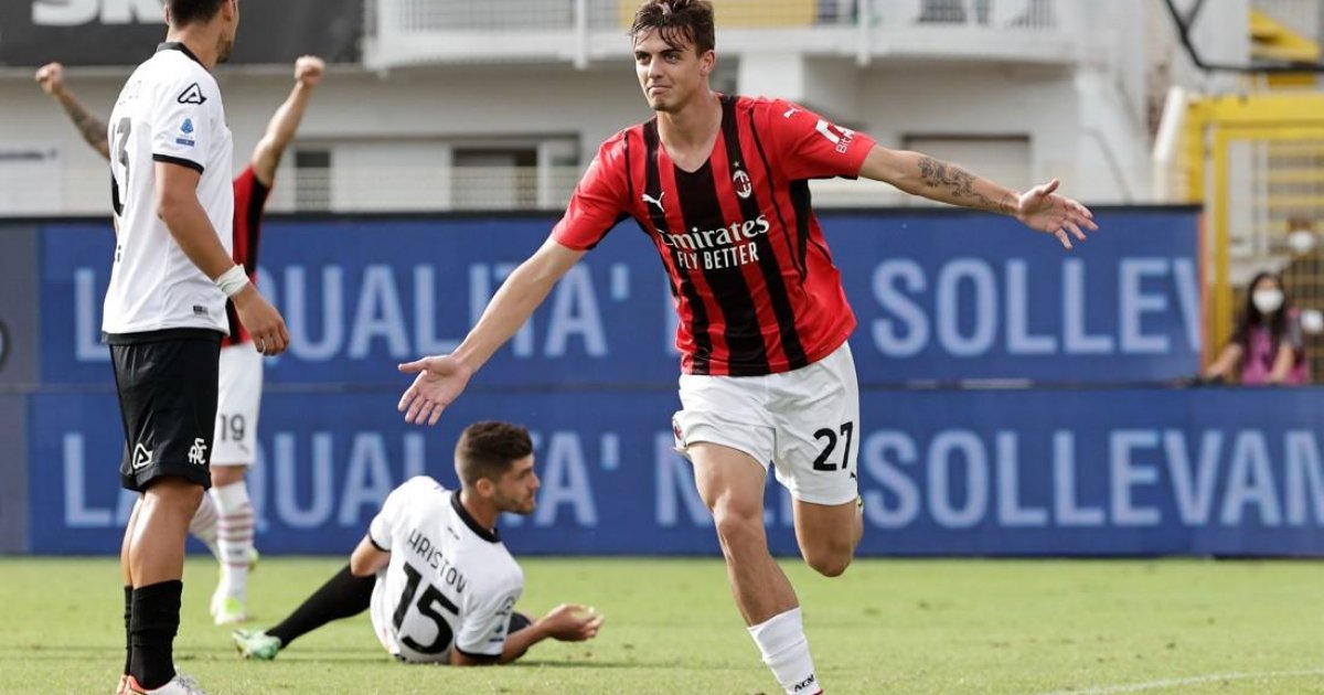 Three generations: Daniel Maldini scores on full debut to create Milan ...