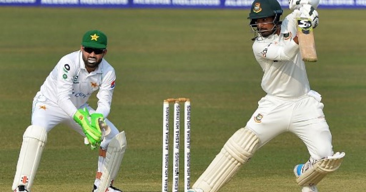 Liton ‘artist’ Das paints the long waited ‘Monalisa’