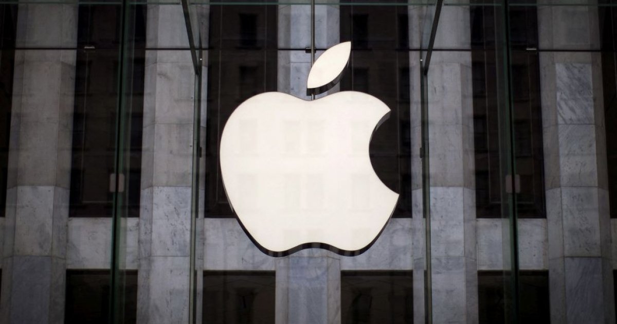 Apple becomes first company to hit $3 trillion market value, then slips