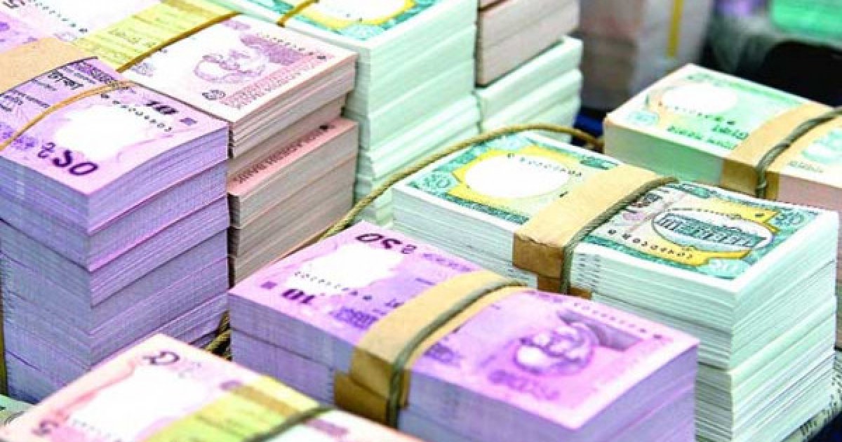 Why people are keeping cash outside of banks