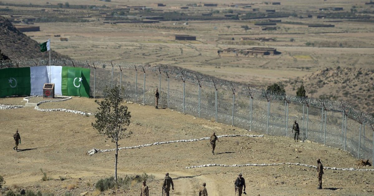 Taliban, Pakistani forces clash along border
