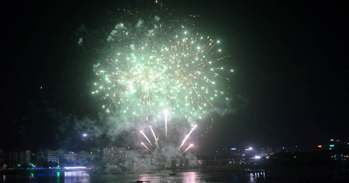 Sale of fireworks, lanterns rise on New Year's Eve
