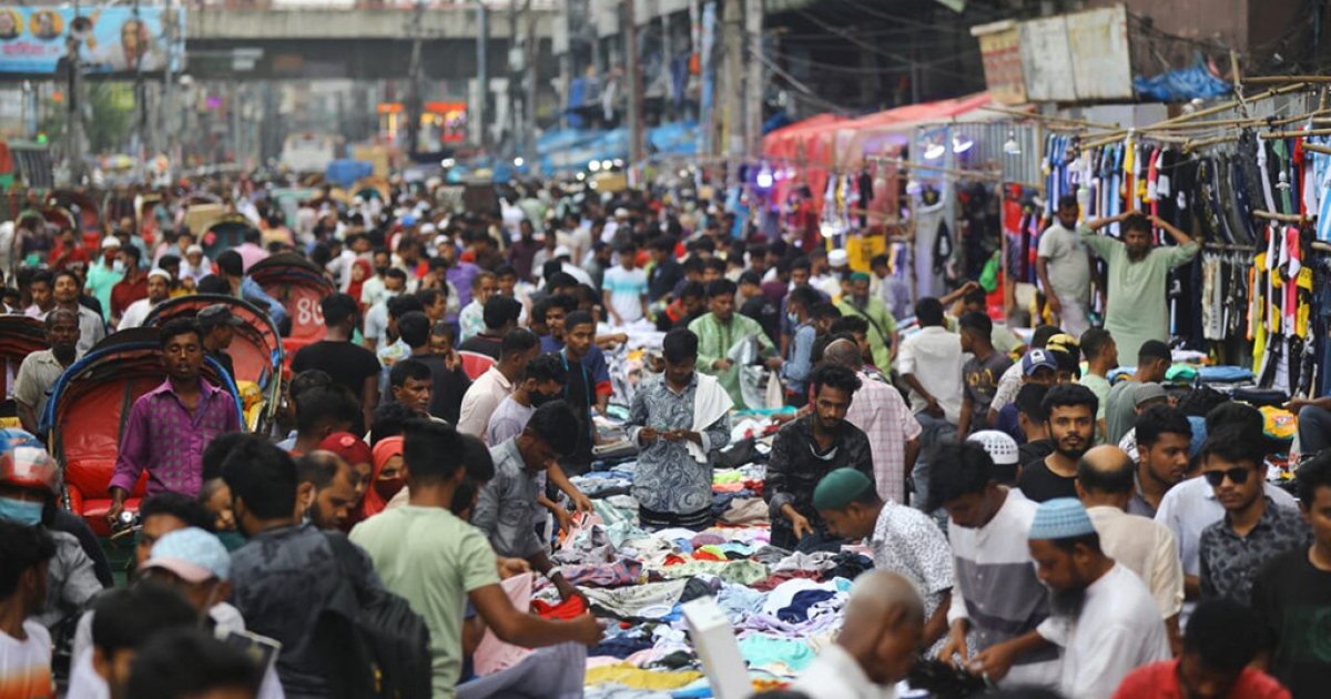 In pictures: People defying rules despite rise in Covid cases