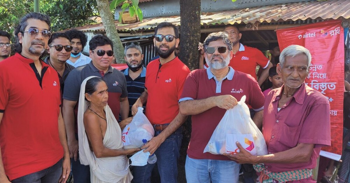 Robi distributes relief goods in flood-hit areas