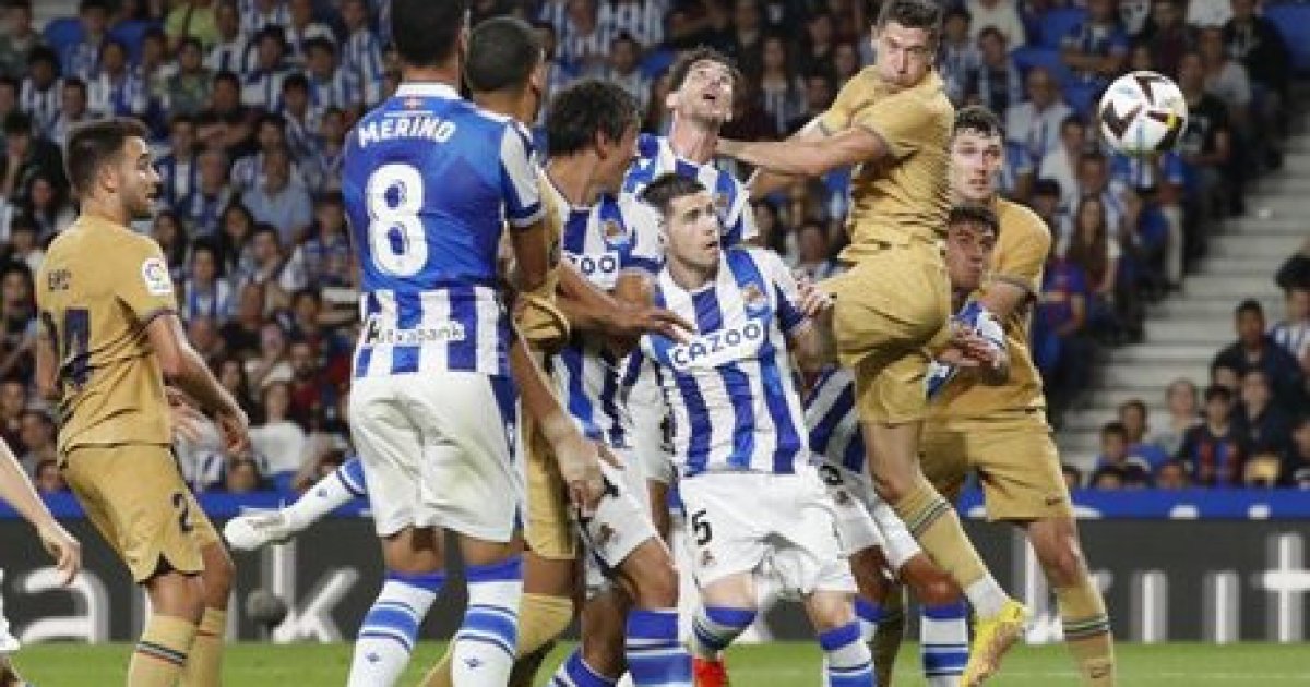 Lewa brace as Barca ease past Sociedad