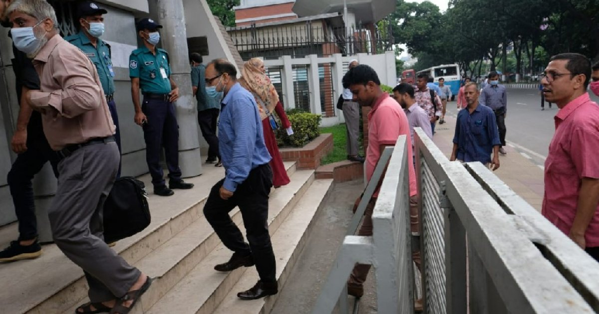 In Pictures: Govt employees start work under new office hours