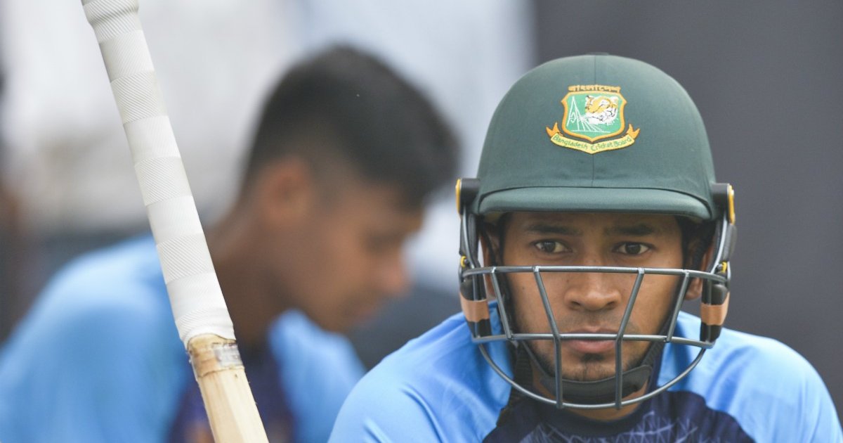 Mushfiq gets six stitches after knee injury